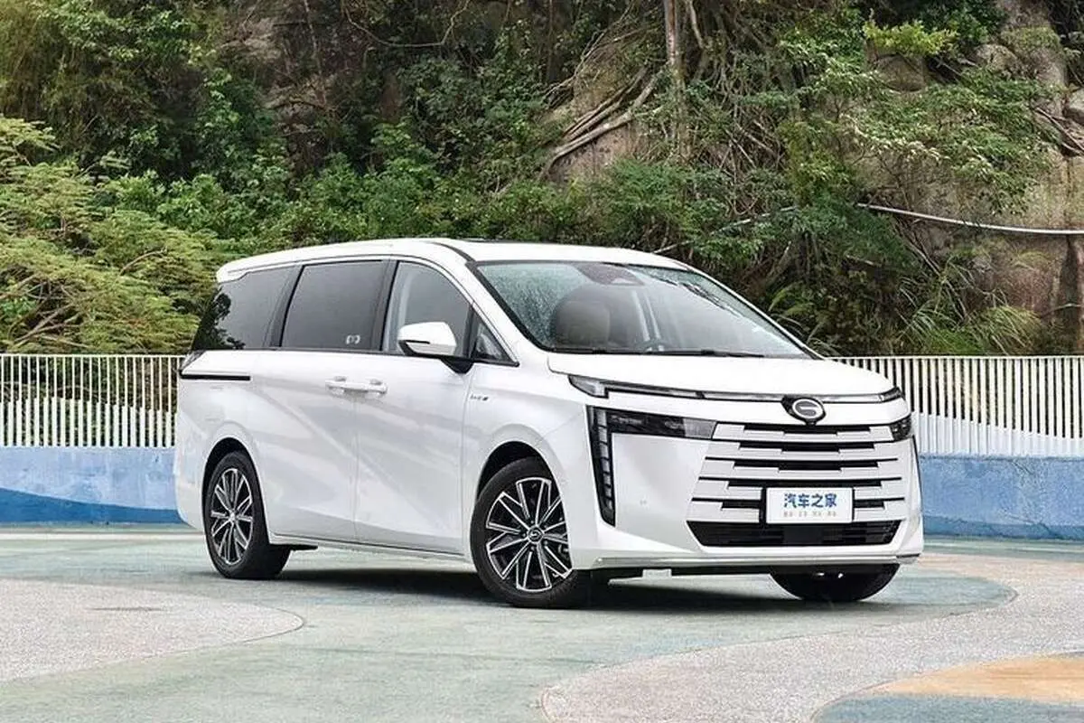 GAC GM8: مینی ون لوکس که آسایش را به سفرهای شما هدیه می‌دهد - GAC MOTOR